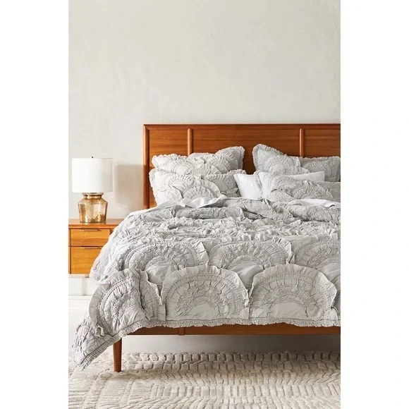 Anthropologie | Bedding | Anthropologie Gorgeous Rivulets Queen Quilt ...